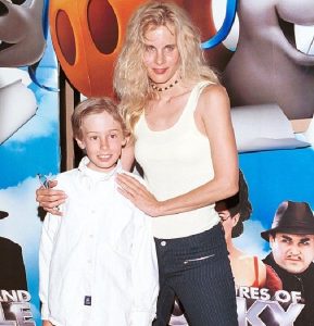 Lori Singer Bio, Age, Net Worth, Height, Married, Nationality, Facts