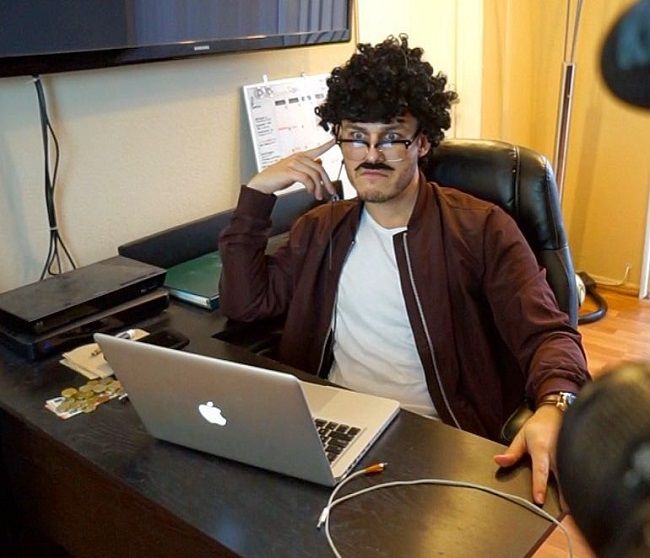 JR Muñoz Bio, Age, Single, Nationality, Height, Net Worth, Facts