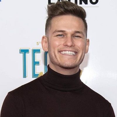 JR Muñoz Bio, Age, Single, Nationality, Height, Net Worth, Facts