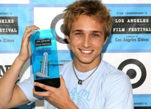Shayne Topp - Bio, Age, Net Worth, Height, Single, Facts