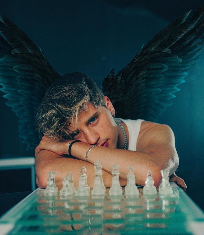 Iván Martínez - Bio, Age, Net Worth, Height, Single, Facts