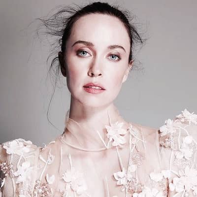 Elyse Levesque - Bio, Age, Net Worth, Height, Nationality, Facts