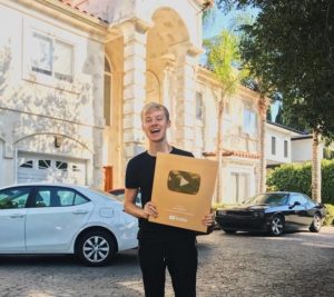 Sam Golbach-Bio, Age, Net Worth, Height, Single, Facts