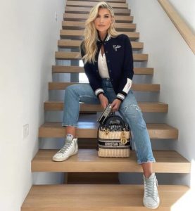 Melanie Collins - Bio, Age, Career, Net Worth, Height, Single, Facts