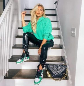 Melanie Collins - Bio, Age, Career, Net Worth, Height, Single, Facts
