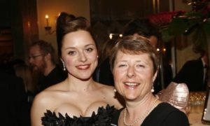 Zoe Tapper Bio, Age, Height, Net Worth, Facts, Nationality