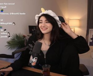 Mahluna - Bio, Age, Height, Net Worth, Facts, Nationality